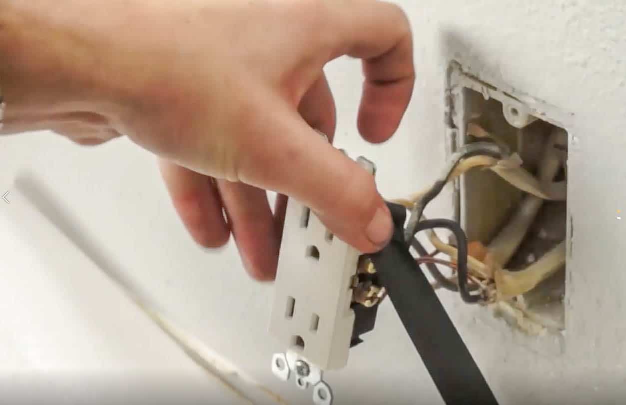 How To Change An Outlet In One Minute - Best Online Cabinets