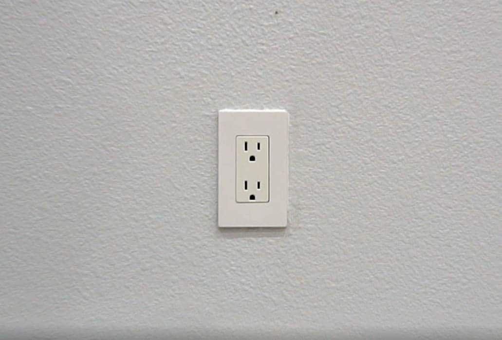 How To Change An Outlet In One Minute - Best Online Cabinets