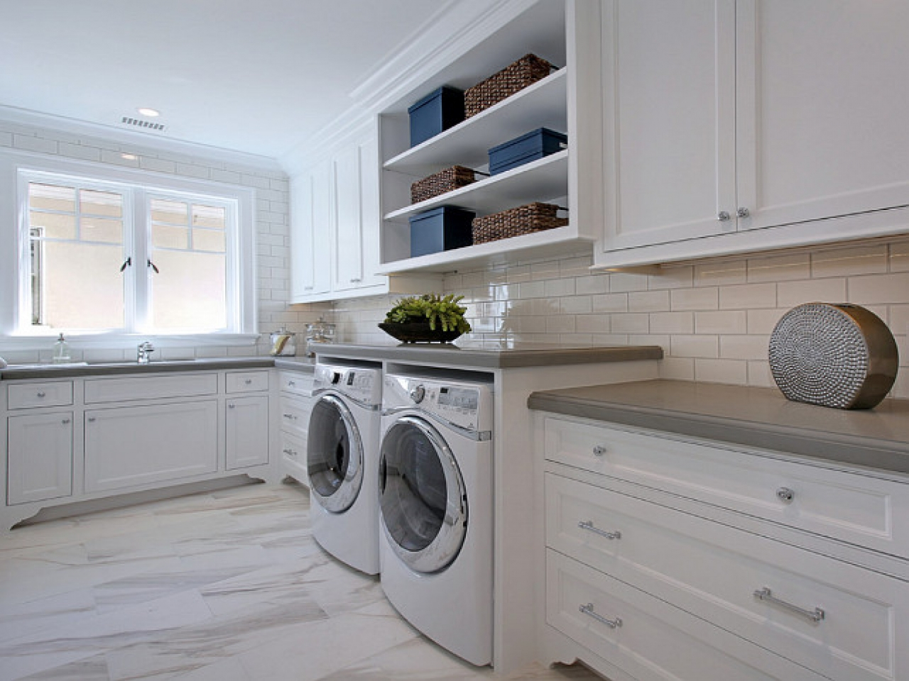 Shaker Cabinets As Storage Solution in the Laundry Room
